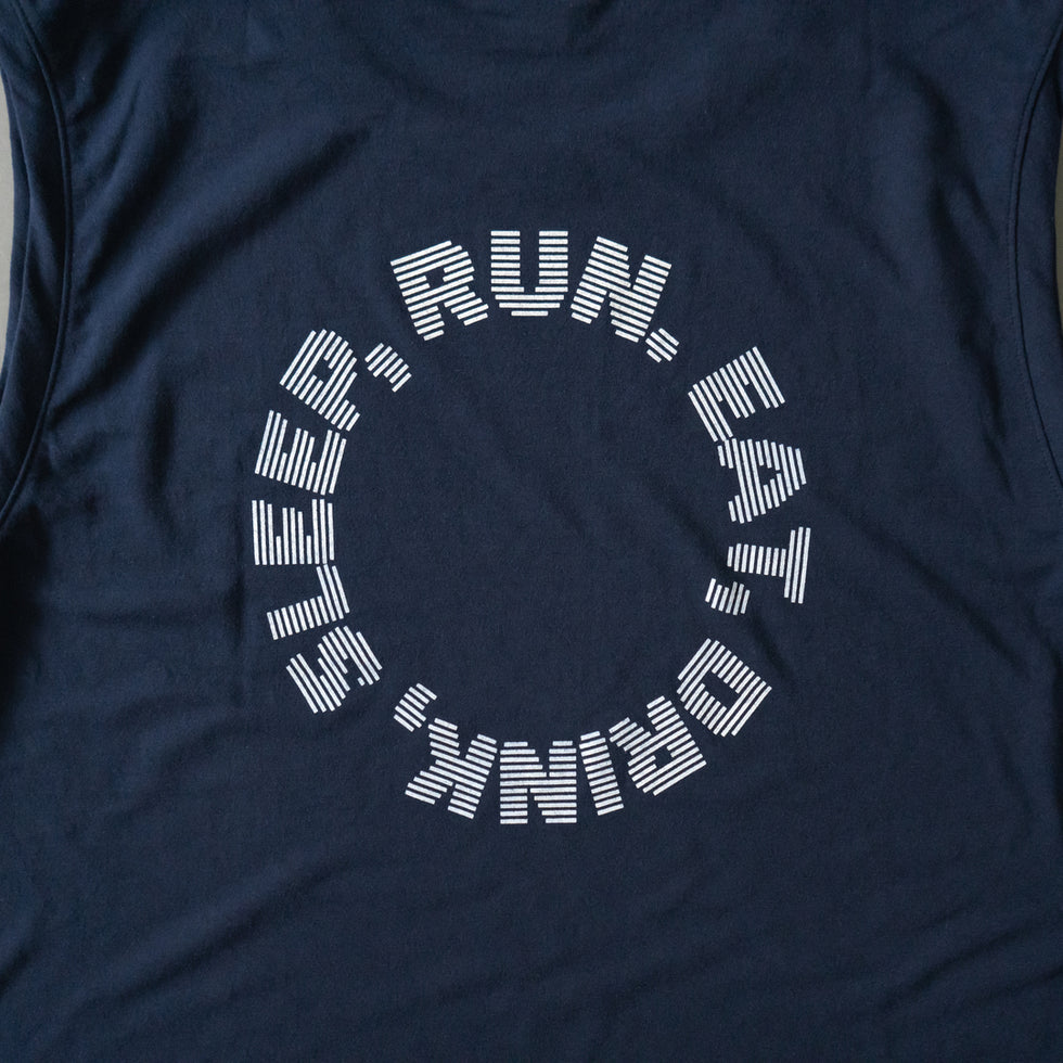 EAT DRINK SLEEP RUN / Circle Logo Sleeve-less Tee (Navy) – Runtrip Store